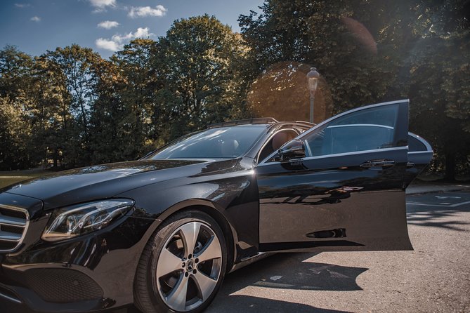 Private transfer from BRU Airport to Brussels city with luxury limousine 3 pax - Introduction