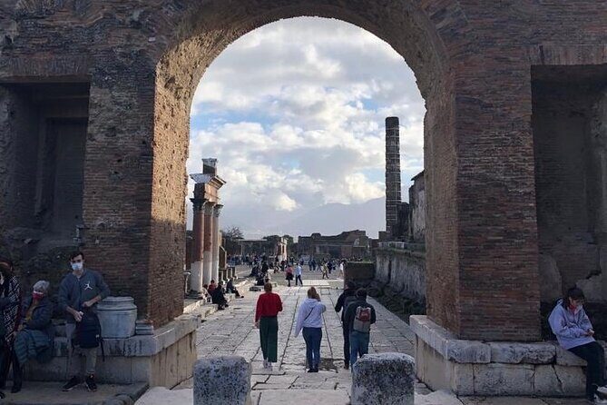 Private transfer from Napoli to Sorrento with stopover in Pompeii ruins - What Travelers Can Expect During the Stop in Pompeii