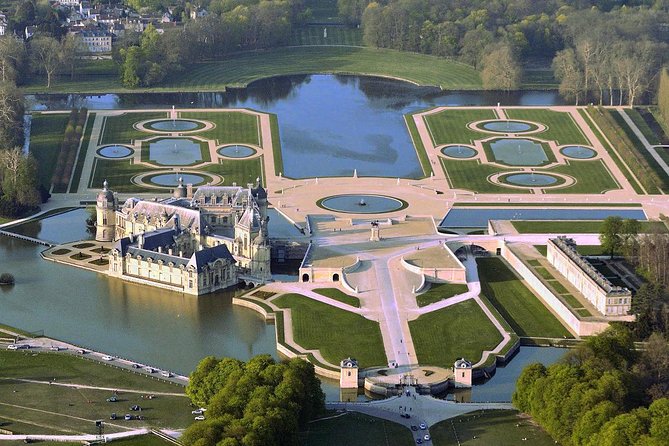 Private transfer from Paris to Chantilly or Chateau de Montvillargenne - Exploring the Private Transfer from Paris to Chantilly or Château de Montvillargargenne