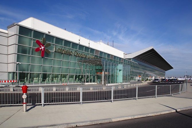 Private transfer with pick-up from Chopin Airport WAW to Warsaw city center - Key Points
