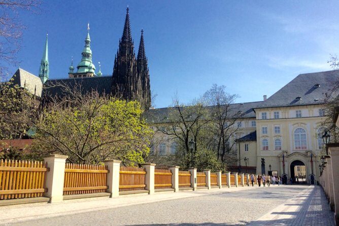 Private Walking Tour in Prague: Prague Castle Exterior with Little Quarter and Old Town with Jewish Quarter - An In-Depth Look at the Tour