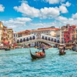 Private Walking Tour of Venice's Old Town with Gondola Ride - The Gondola Ride: A Classic Venetian Moment
