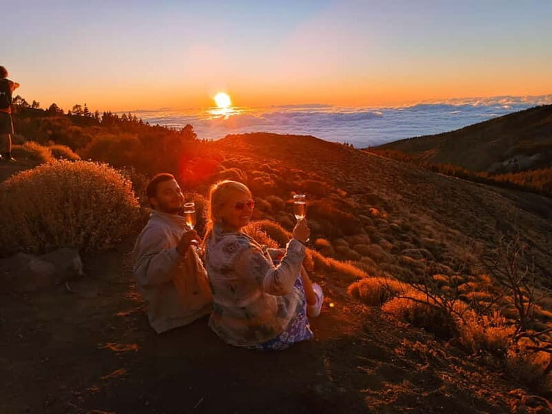 Puerto Cruz: VIP Teide Sunset & Stars, Guachiche Lunch+Cava - Canarian Lunch at Guachinche El Cubano