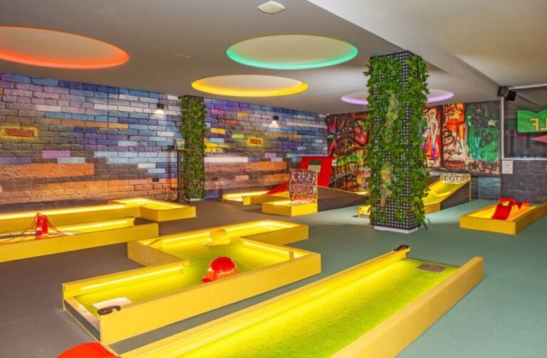 Puerto del Carmen: Indoor 18 hole Crazy Mini Golf Experience - What to Expect When Visiting