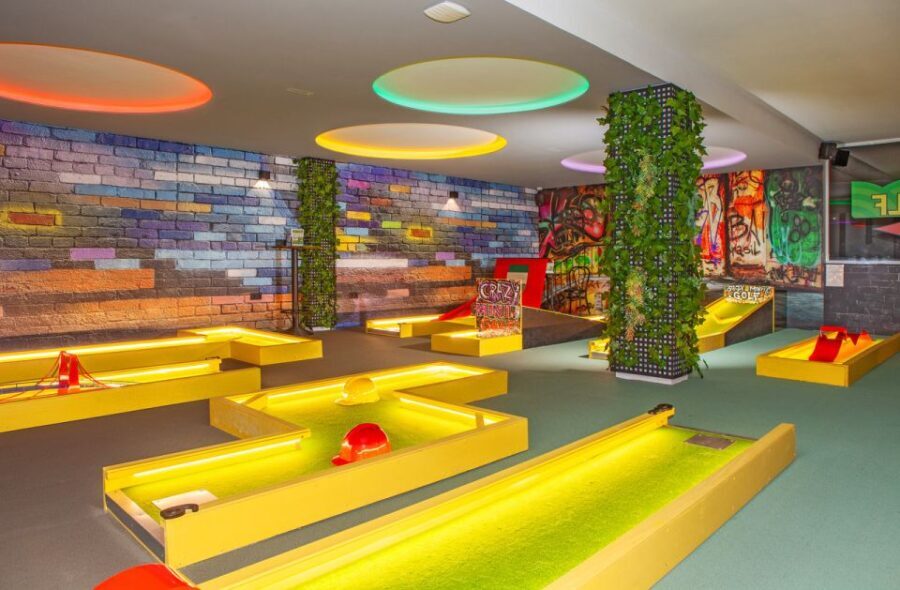 Puerto del Carmen: Indoor 18 hole Crazy Mini Golf Experience - What to Expect When Visiting