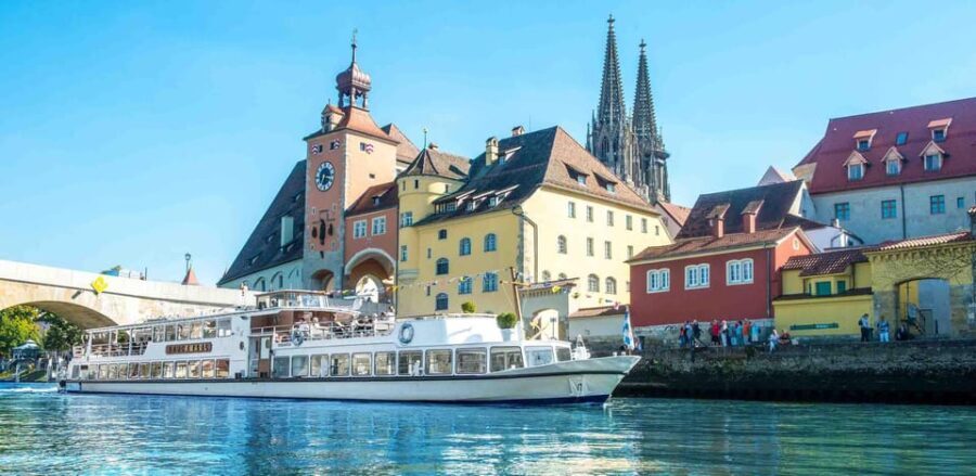 Regensburg: City Highlights Historical Boat Tour - Itinerary Breakdown