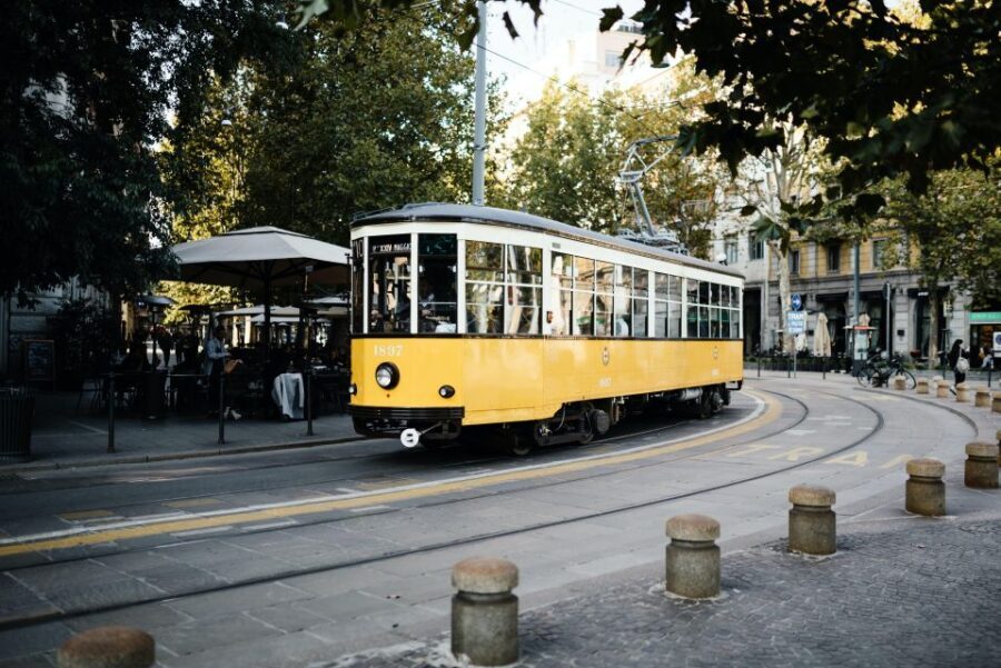 "Rent a Local & Unveil the City in 4 hours" - Why Private & Custom?