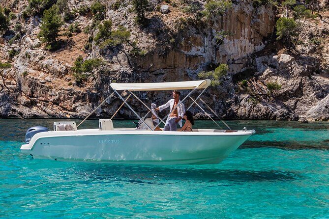 Rent Boat Invictus FX190 8 places independently for 4-Hour - The Boat: Style, Comfort, and Safety