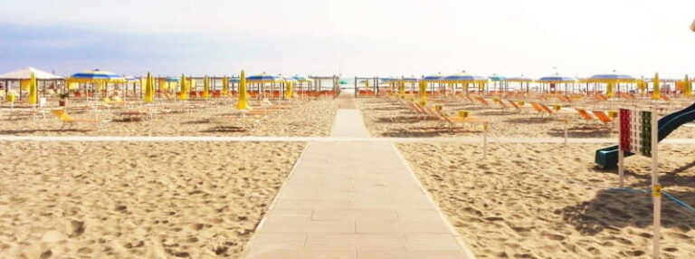Riccione: 71 Beach with Umbrella, Sunbed, & Aperitif - The Real Value of a Day at Flamingo Beach 71