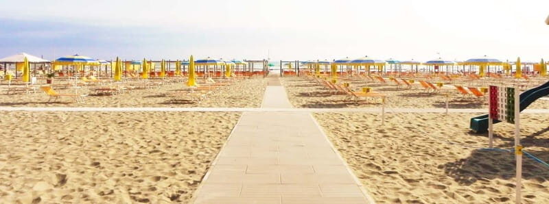Riccione: 71 Beach with Umbrella, Sunbed, & Aperitif - The Real Value of a Day at Flamingo Beach 71