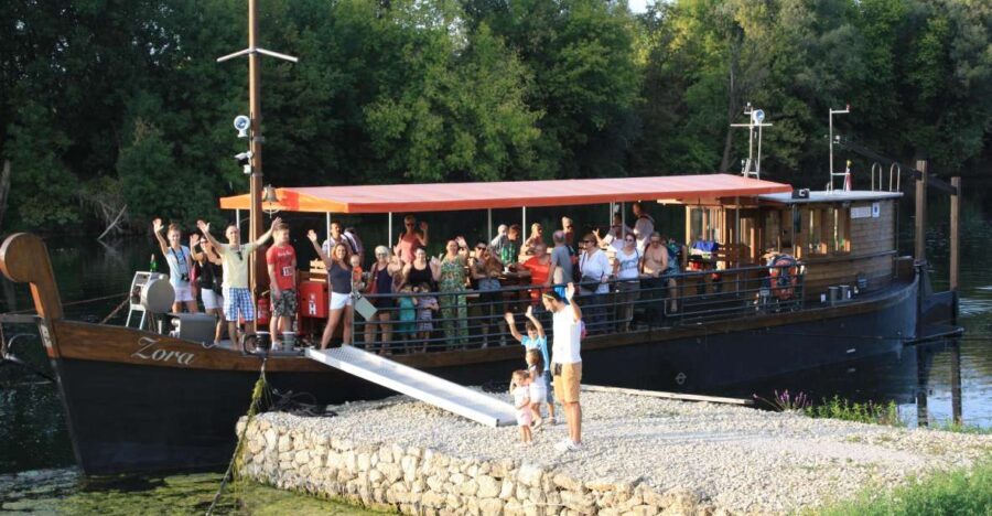 Riverboat tour by replica of a traditional itna laa boat - Who Will Love This Tour?