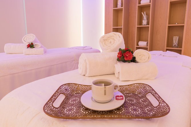 Romantic couple massage + SPA entry and private jacuzzi with cava - Key Points