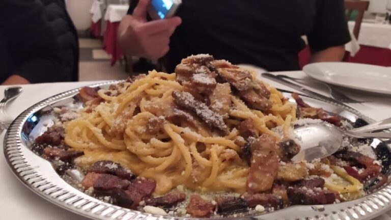 Rome: Dinner Experience in the Jewish Roman Ghetto - The Setting: Inside a Historic Building