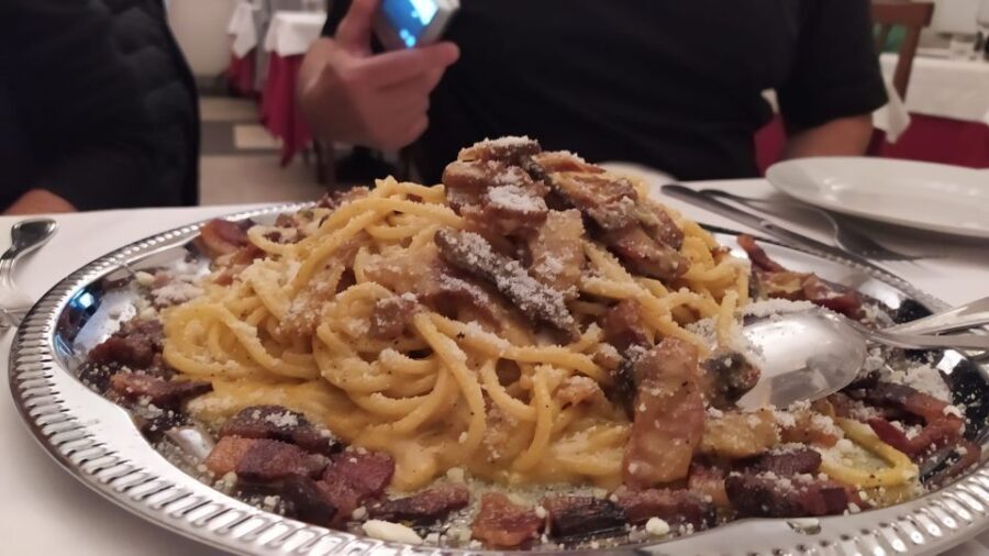 Rome: Dinner Experience in the Jewish Roman Ghetto - The Setting: Inside a Historic Building