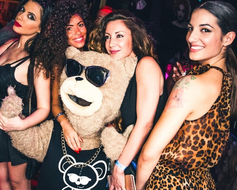 Rome: Guided Bar Crawl in Trastevere - End of the Tour and Optional Nightclubbing