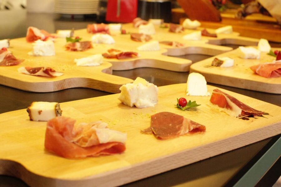 Rome: Italian Food and Wine Guided Tasting Experience - What Makes This Tour Stand Out?