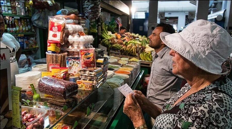 Rome: Market Tour & Authentic Aperitivo at Local's Home - The Home Aperitivo: Italian Bites & Local Hospitality