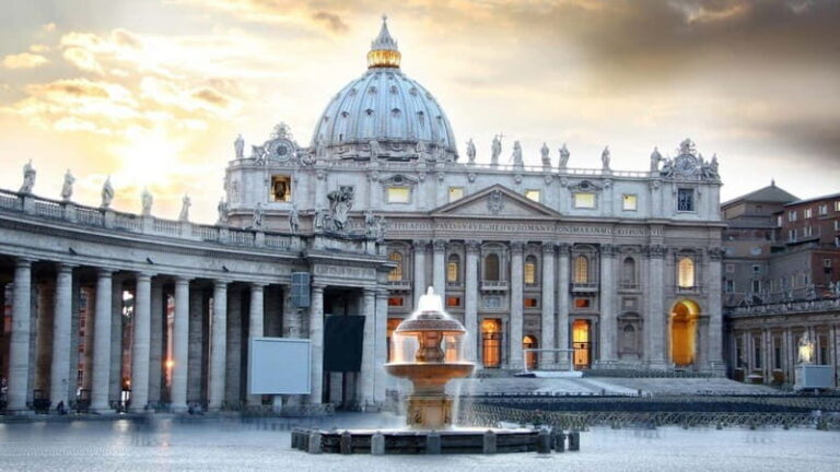 Rome: Private Tour by Chauffeur-Driven Black Mercedes - Detailed Breakdown of the Itinerary