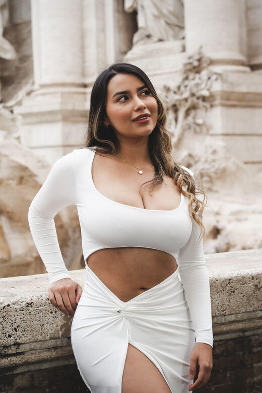 Rome: Romantic Couple Photoshoot at Trevi Fontain - The Itinerary in Detail