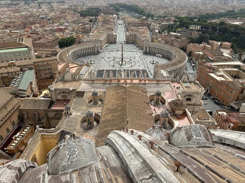 Rome: St. Peter's Basilica Guided Tour - Exploring the Holy Grottoes: A Quiet Link to Popes’ Resting Places