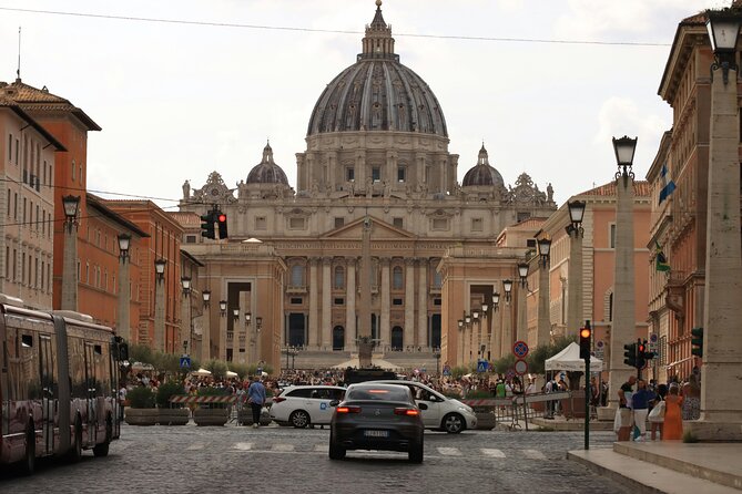Rome St. Peter's Basilica Tour with exclusive Underground Access - A Close Look at the Tour Experience