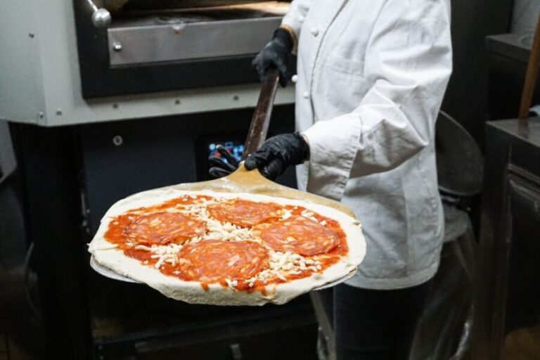 Rome: Traditional Pizza Cooking Class near Piazza Navona - What’s Included and How It Works