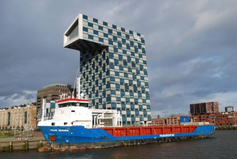 Rotterdam: Harbor Cruise on a Historic Ship - The Experience in Detail