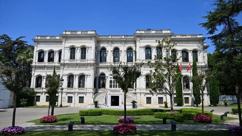 Royal Istanbul: Dolmabahce & Yildiz Palaces Entry Tickets - Exploring the Magnificent Dolmabahçe Palace