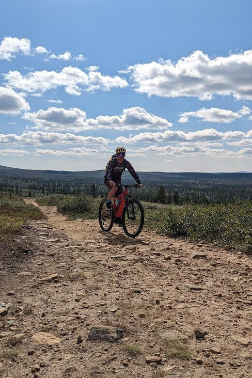 Saariselkä: Flow trails and Rock Gardens Mountain Bike Tour - Tour Itinerary in Detail