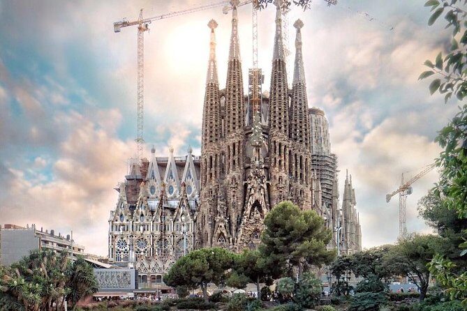 Sagrada Familia Guided Tour with Fast-Track Entry - Who Should Consider This Tour?