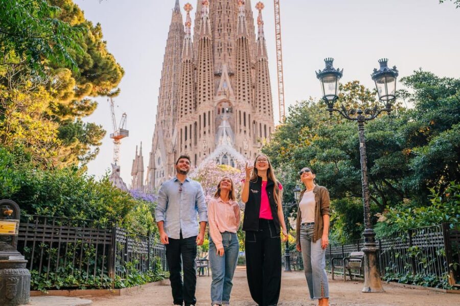 Sagrada Familia with Official Guide & Fast-Track Entry - An In-Depth Look at the Tour Experience