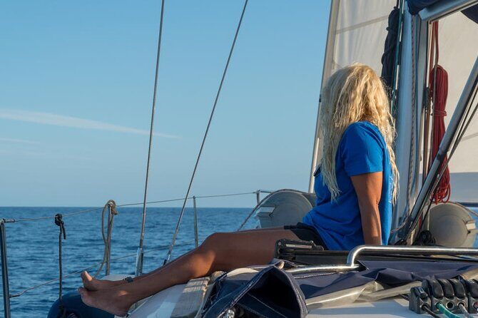 Sailing experience on a 4-hour sailboat in Girona - The Sum Up