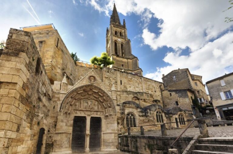 Saint-Émilion: Private Walking Tour & Magnificent Views - The Itinerary in Detail
