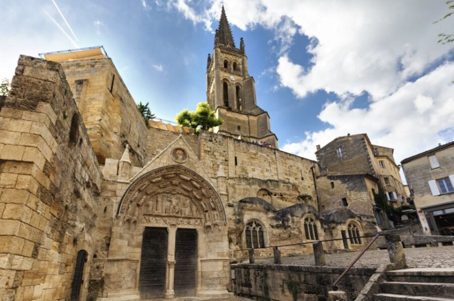 Saint-Émilion: Private Walking Tour & Magnificent Views - The Itinerary in Detail