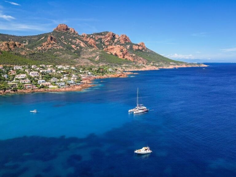 Saint Raphaël : Dinner in front of the Golden Island - First Stop: Anchorage and Water Toys