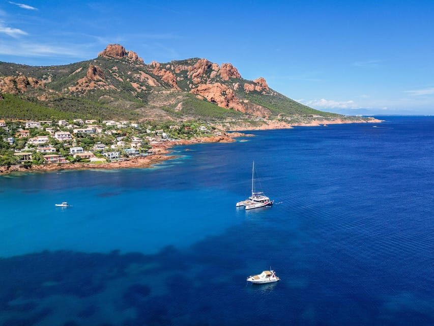 Saint Raphaël : Dinner in front of the Golden Island - First Stop: Anchorage and Water Toys