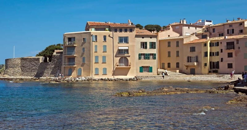Saint-Tropez: Express Walk with a Local in 60 minutes - A Deeper Dive into the Itinerary