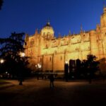 Salamanca: Local Legends Evening Walking Tour in Spanish - Exploring Hidden Courtyards and Palaces