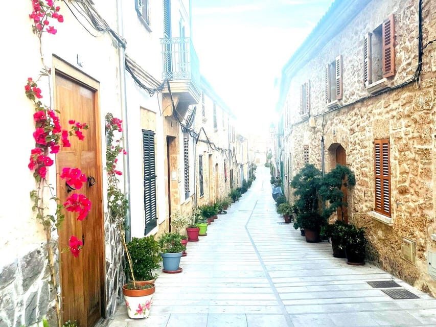 Santa Ponca: CoupleWalk, fun game and city walk for couples - A Closer Look at the Itinerary and Experience