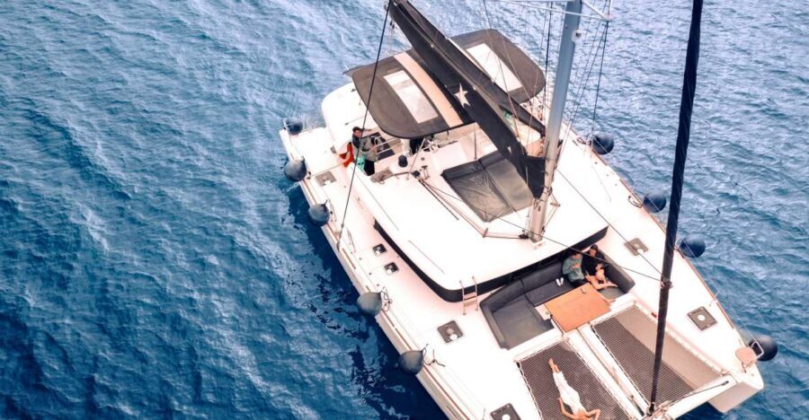 Santorini: Catamaran Cruise with Lunch, Drinks, & Oia Visit - Key Points: