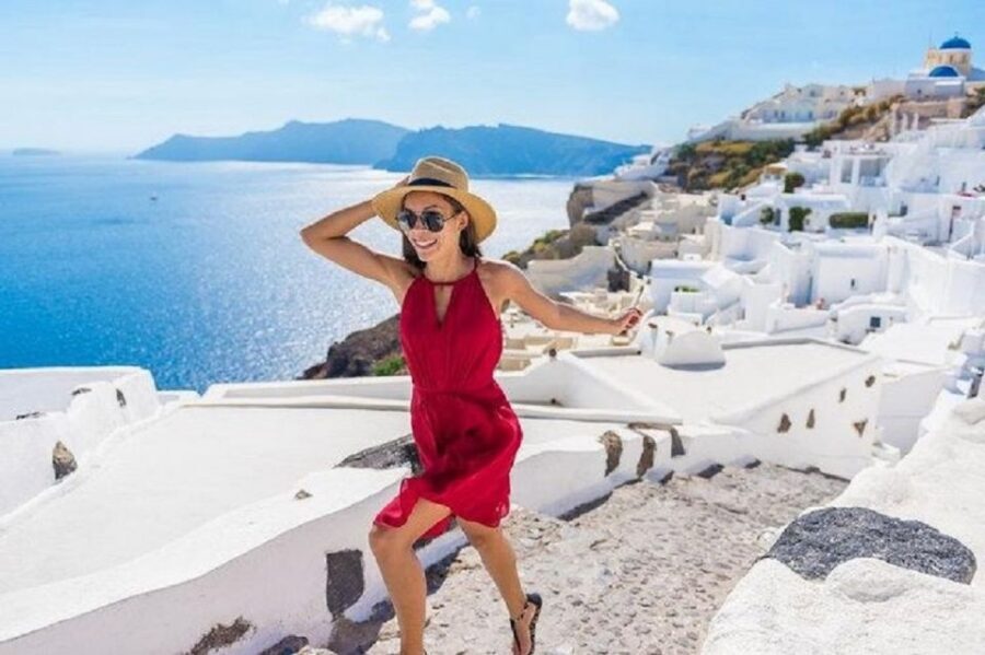 Santorini: Fira Town Walking Tour with Wine Tasting - Visiting Iconic Sites and Local Artisans