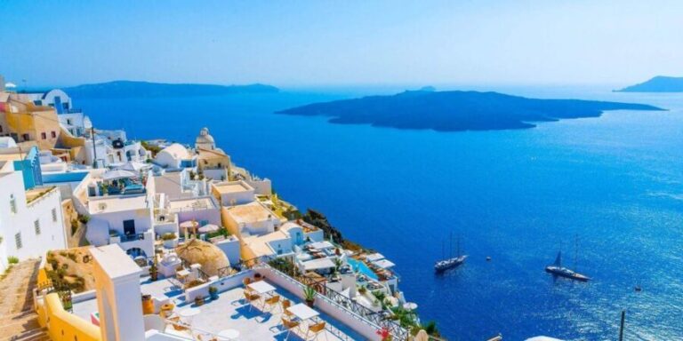 Santorini: Private Exclusive Tour with a Local Guide - The Iconic Town of Oia