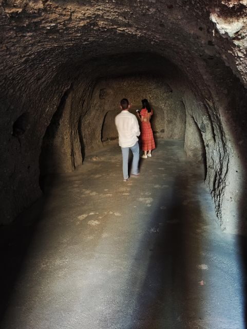 Santorini: Private Sightseeing Tour with Local Guide - Diving Into the Itinerary: What Can You Expect?