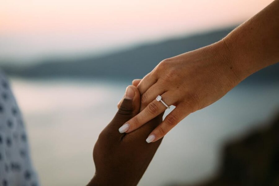 Santorini Proposal: A Luxury Photoshoot for Your Yes! Moment - Why Couples Rave About This Experience