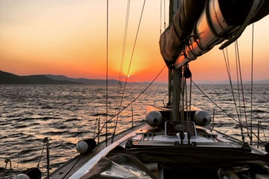 Santorini Sailsational: The Ultimate Caldera Sunset Cruise - Who This Tour Is Perfect For