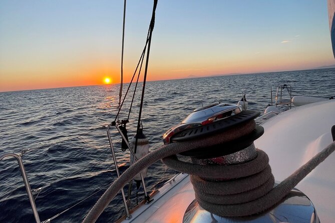 Santorini Sunset:Private All-In Catamaran Cruise (Food&Drinks) - Key Points