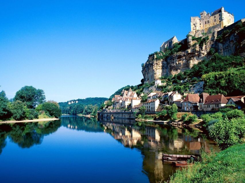 Sarlat : Private tour to Prehistoric Cave + Medieval Castle - The Scenic Drive Along Dordogne