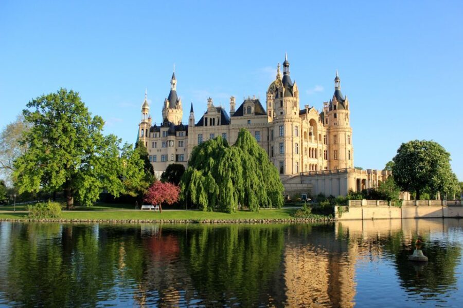 Schwerin: City Highlights Guided Tour - Authenticity and Real Experience