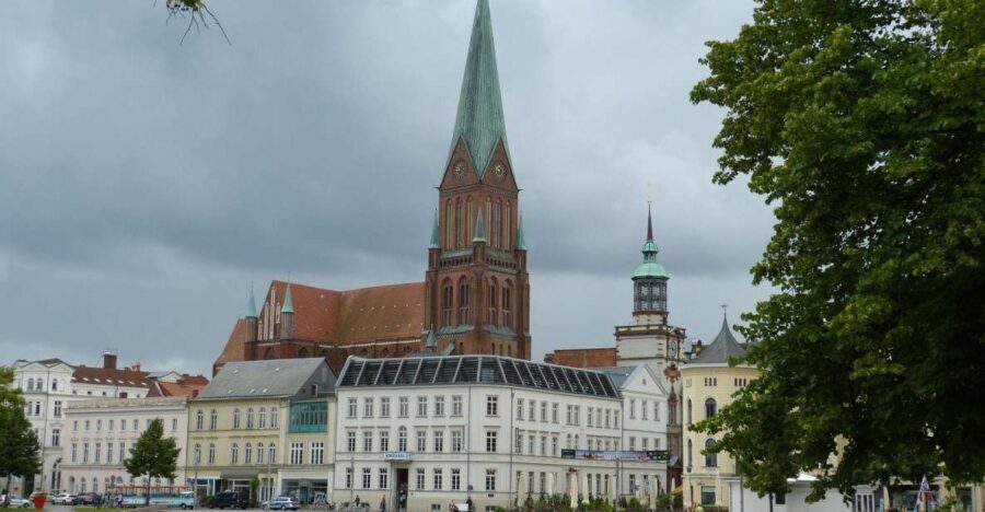 Schwerin: Private Guided Walking Tour - Discovering Schwerin: A City Surrounded by Lakes