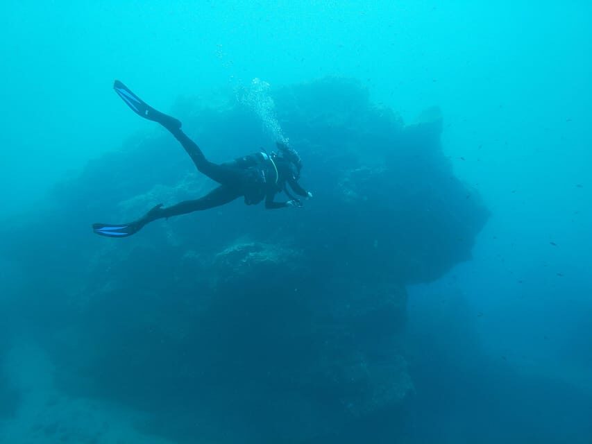 Scuba Diving in the Volcanic Caldera/shorelines of Santorini - The Itinerary and What to Expect